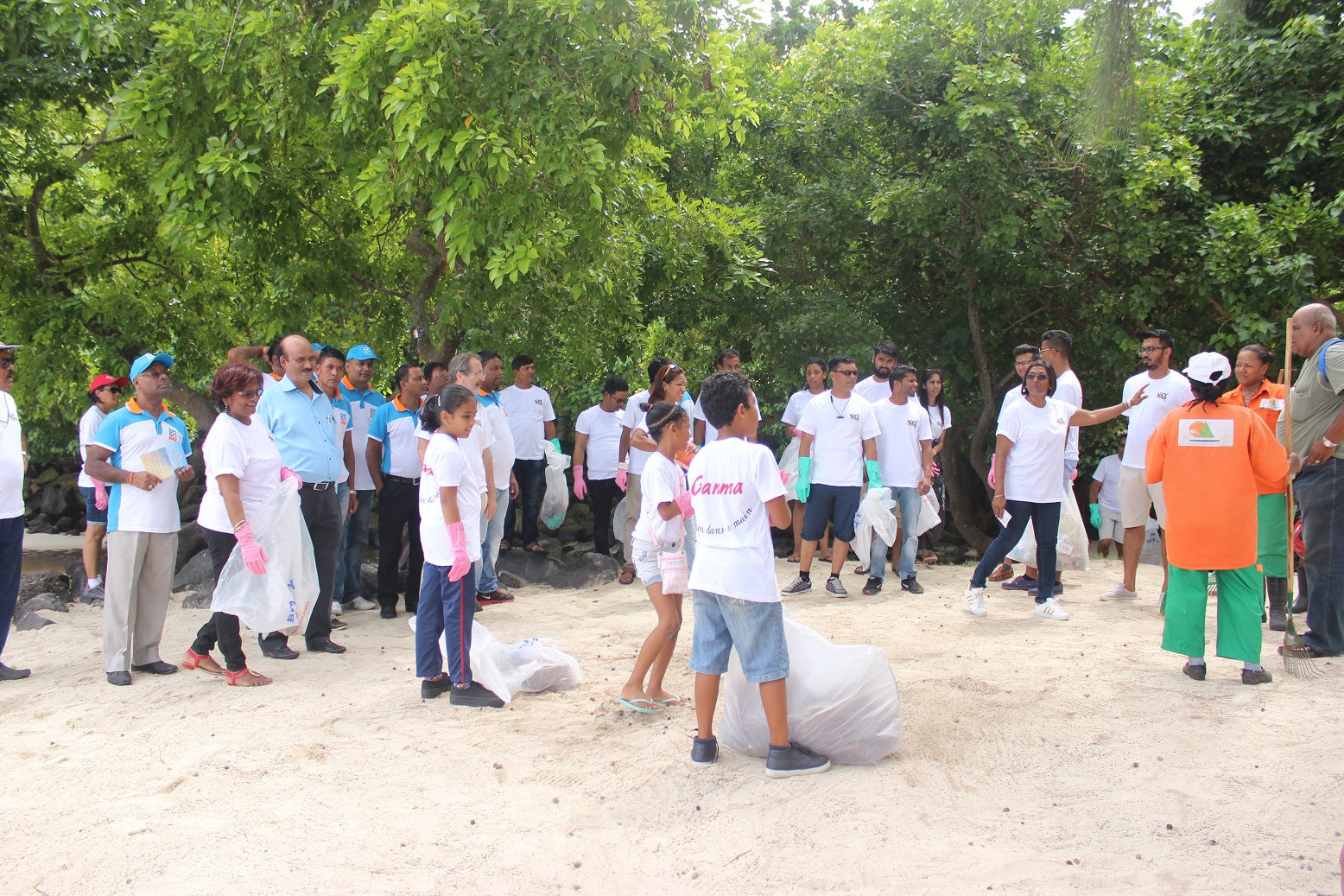 Le groupe Gamma redonne tout son éclat à la plage de Wolmar à travers ...