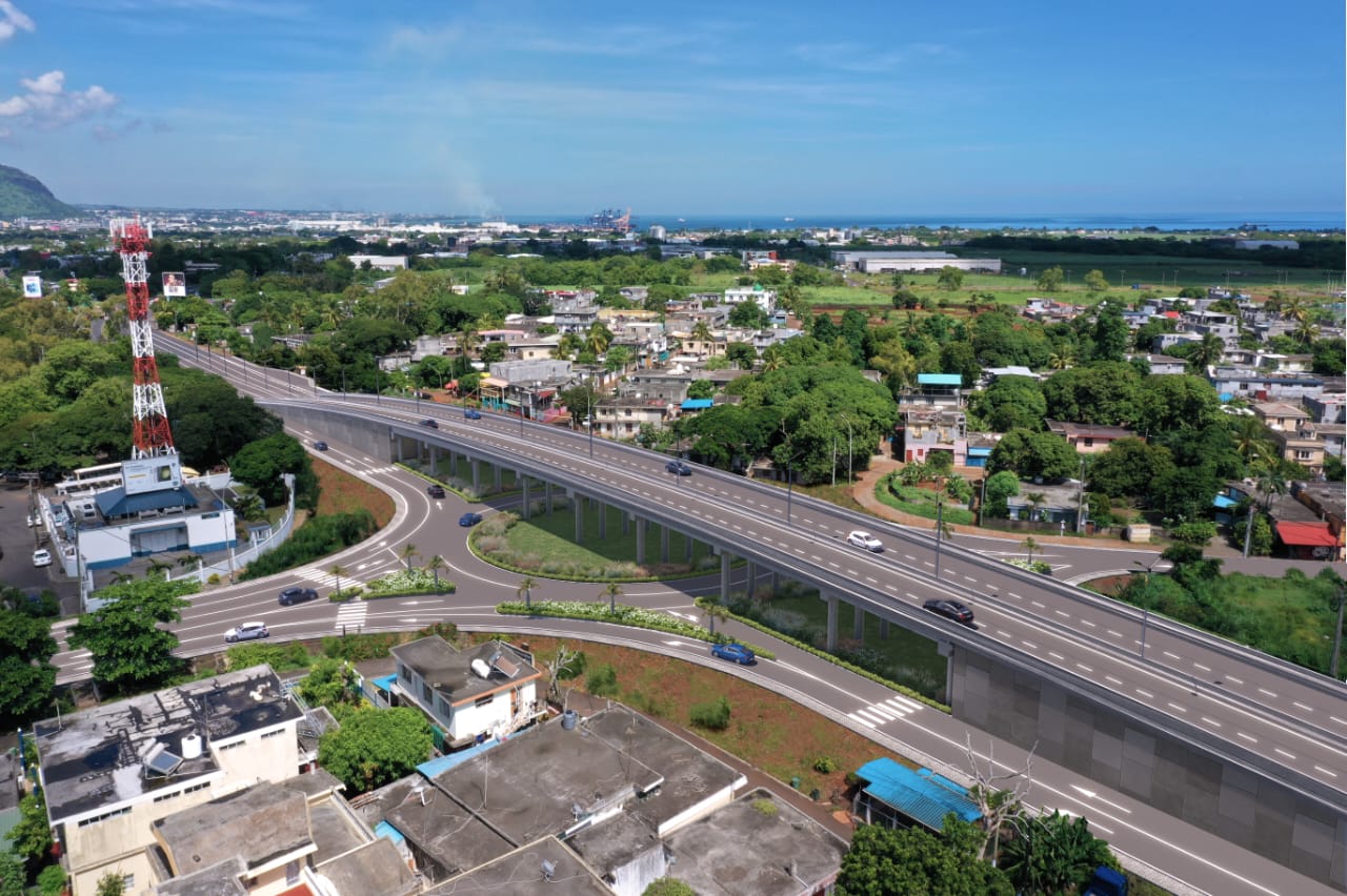[VIDÉO] Terre Rouge : visite du PM, lancement du projet de viaduc en ...