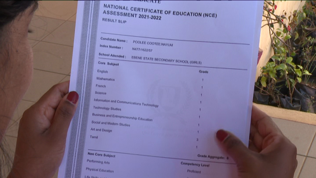 [VIDÉO] Résultats du NCE : réactions des élèves et parents | Mauritius ...