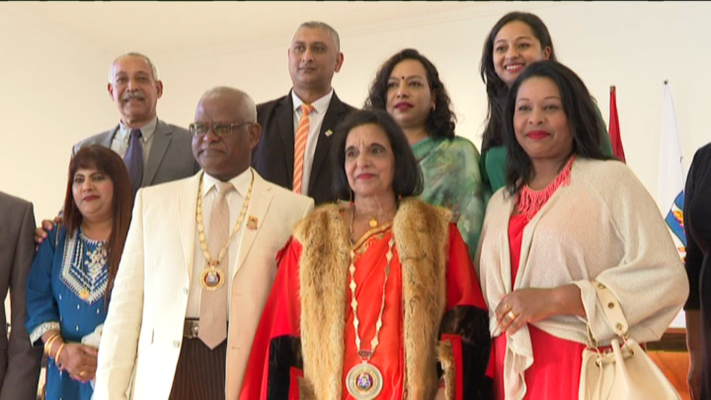 [VIDÉO] Élections mairales : Élue nouvelle mairesse, Devika Pabaroo ...